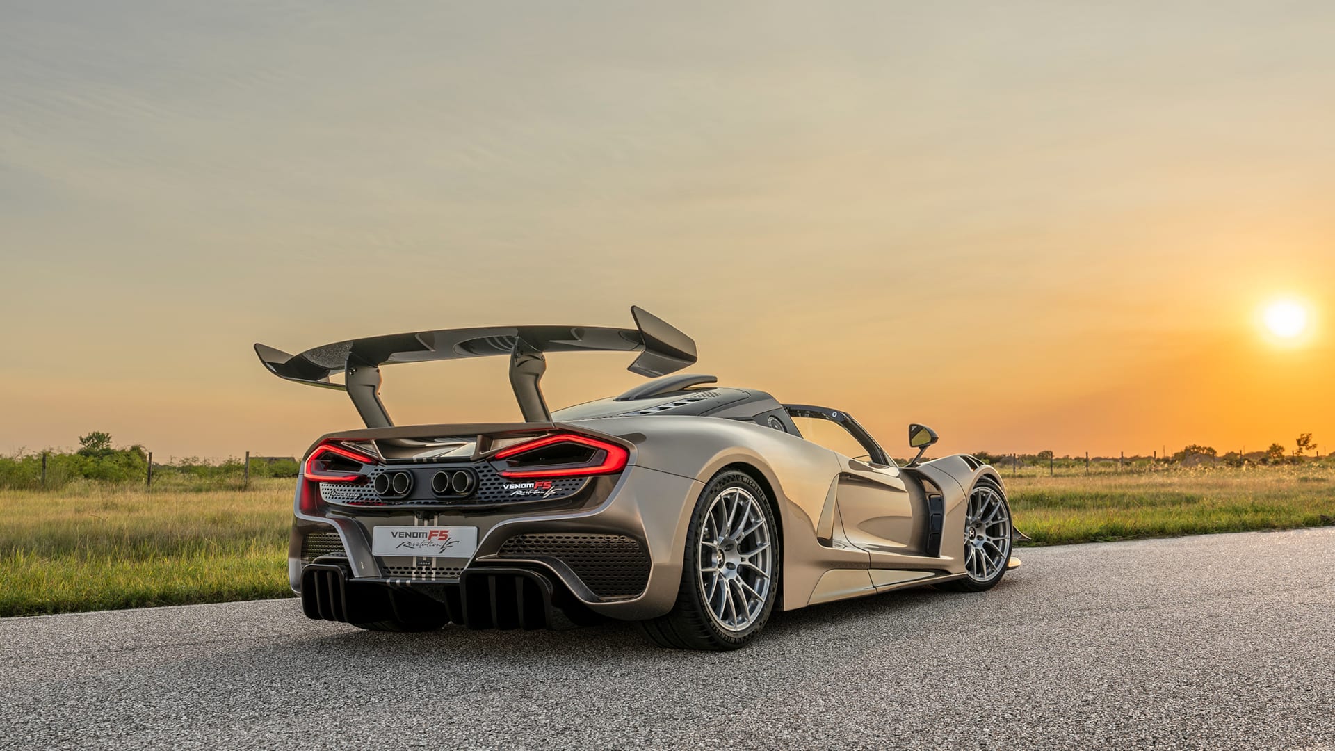 Hennessey Venom F5 LF Combines Manual Gearbox With The World's Most Powerful Internal Combustion ...