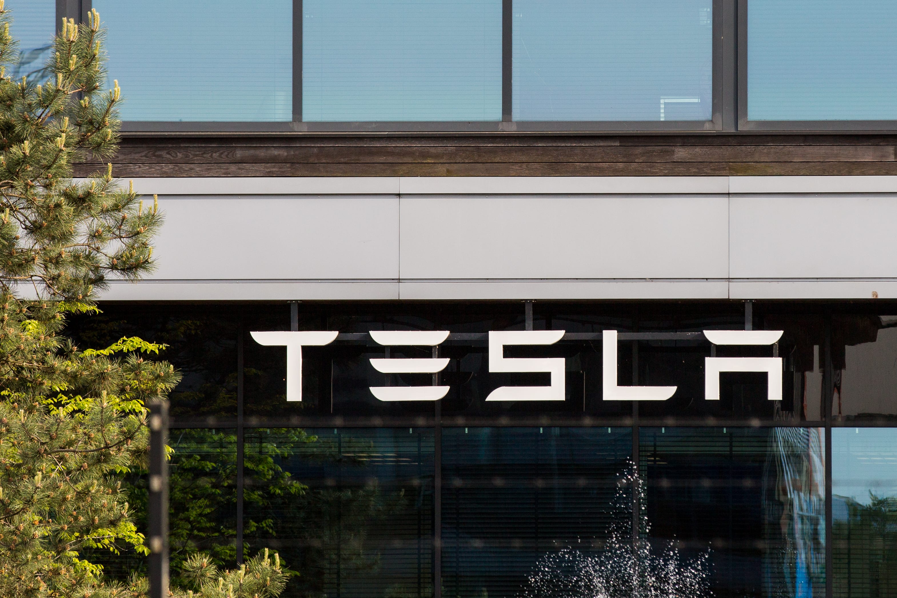 Tesla Terminates Contractor at Giga Texas, 82 Workers Laid Off - Autoblog