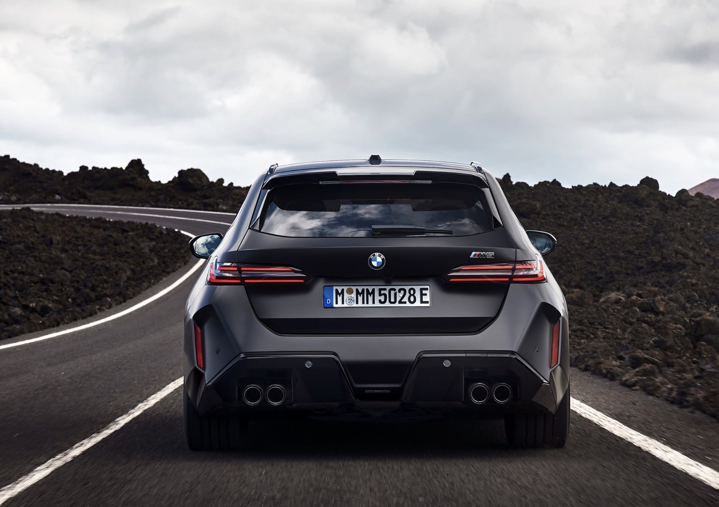 2026 BMW M5 Touring Vs. 2026 Audi RS6 Avant: 5 Major Differences - Autoblog