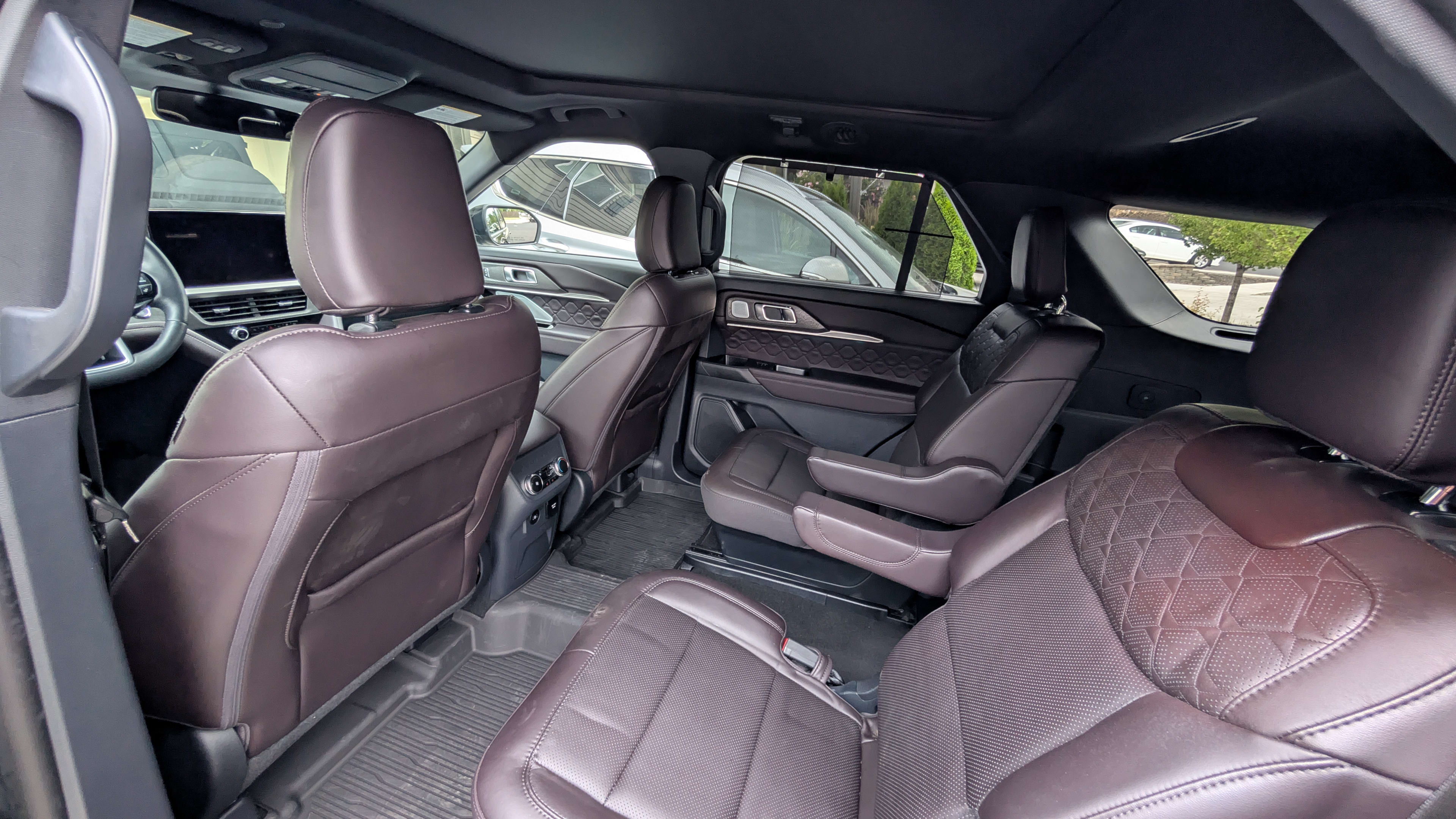 2025 Ford Explorer Platinum 4WD vs. 2025 Jeep Grand Cherokee Summit ...