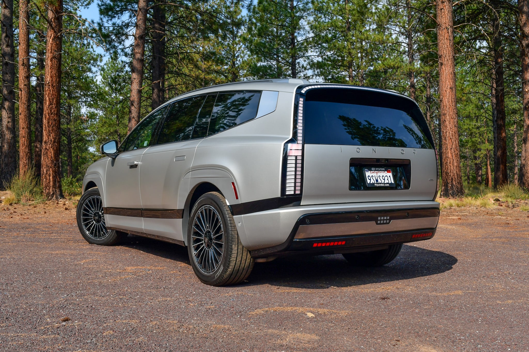 2025 Hyundai IONIQ 9 vs. 2025 Kia EV9: Which All-Electric 3-Row is Best? - Autoblog