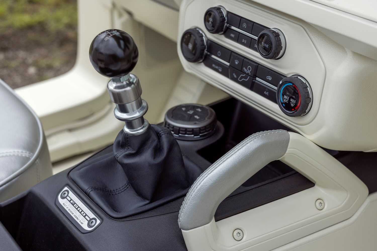 Ford Builds a One-Off Bronco Roadster for the SUV’s 60th Birthday ...