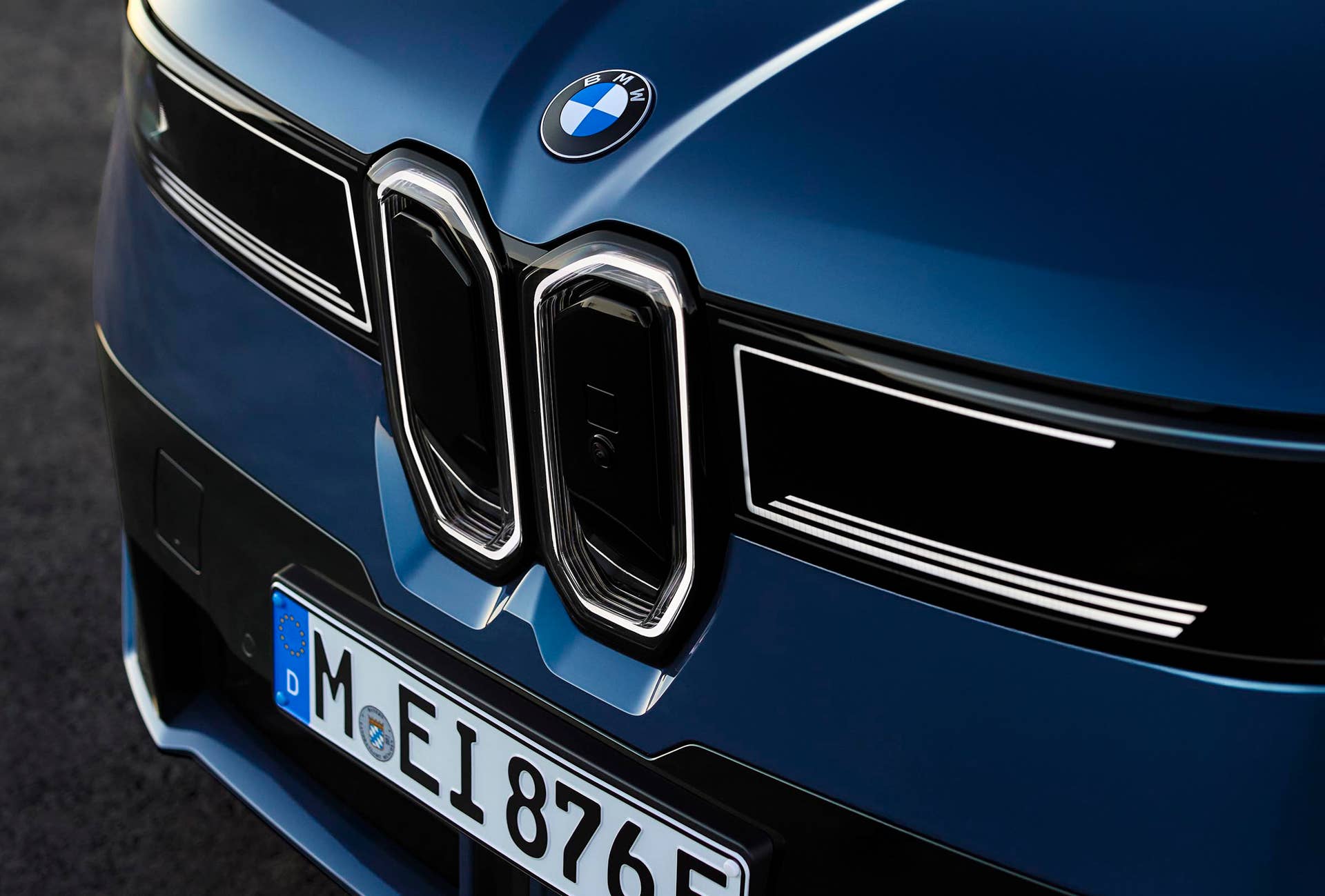 BMW Has Quietly Updated Its Logo—What's New? - Autoblog