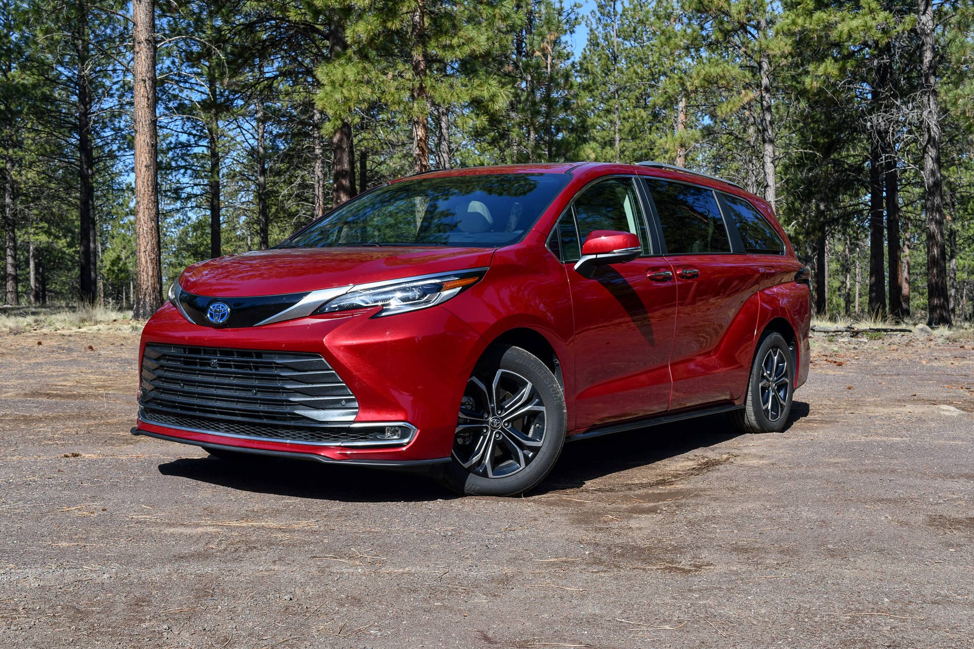 Toyota Sienna vs Kia Carnival: Minivan Hybrids Head-to-Head - Autoblog