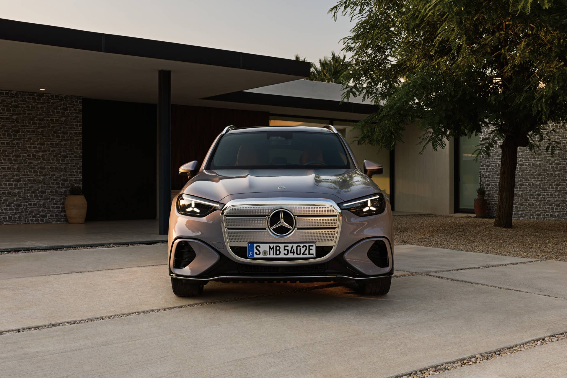Mercedes GLC EQ Brings 483 HP, 39-Inch Superscreen, and World's First ...