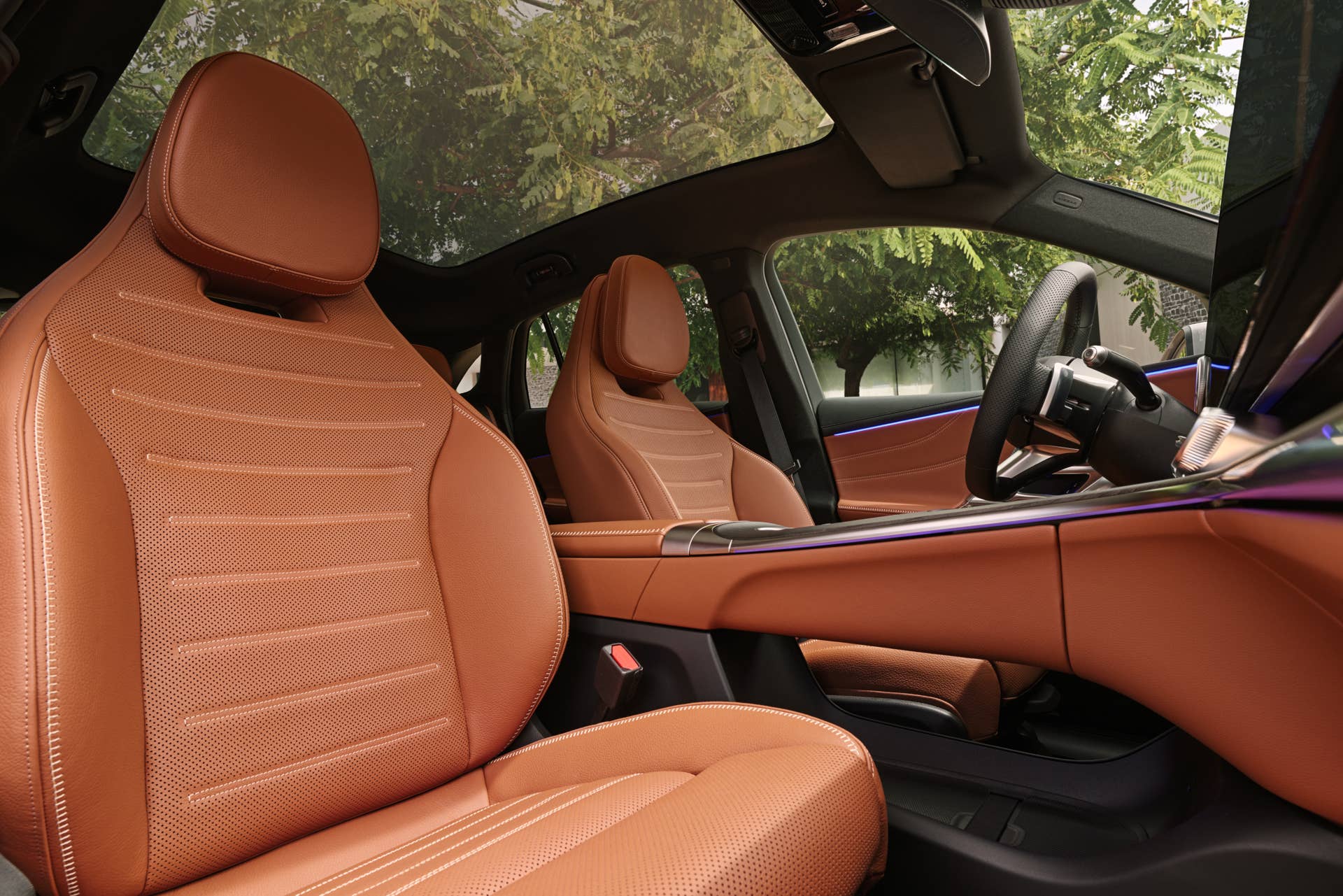 Mercedes GLC EQ Brings 483 HP, 39-Inch Superscreen, and World's First ...