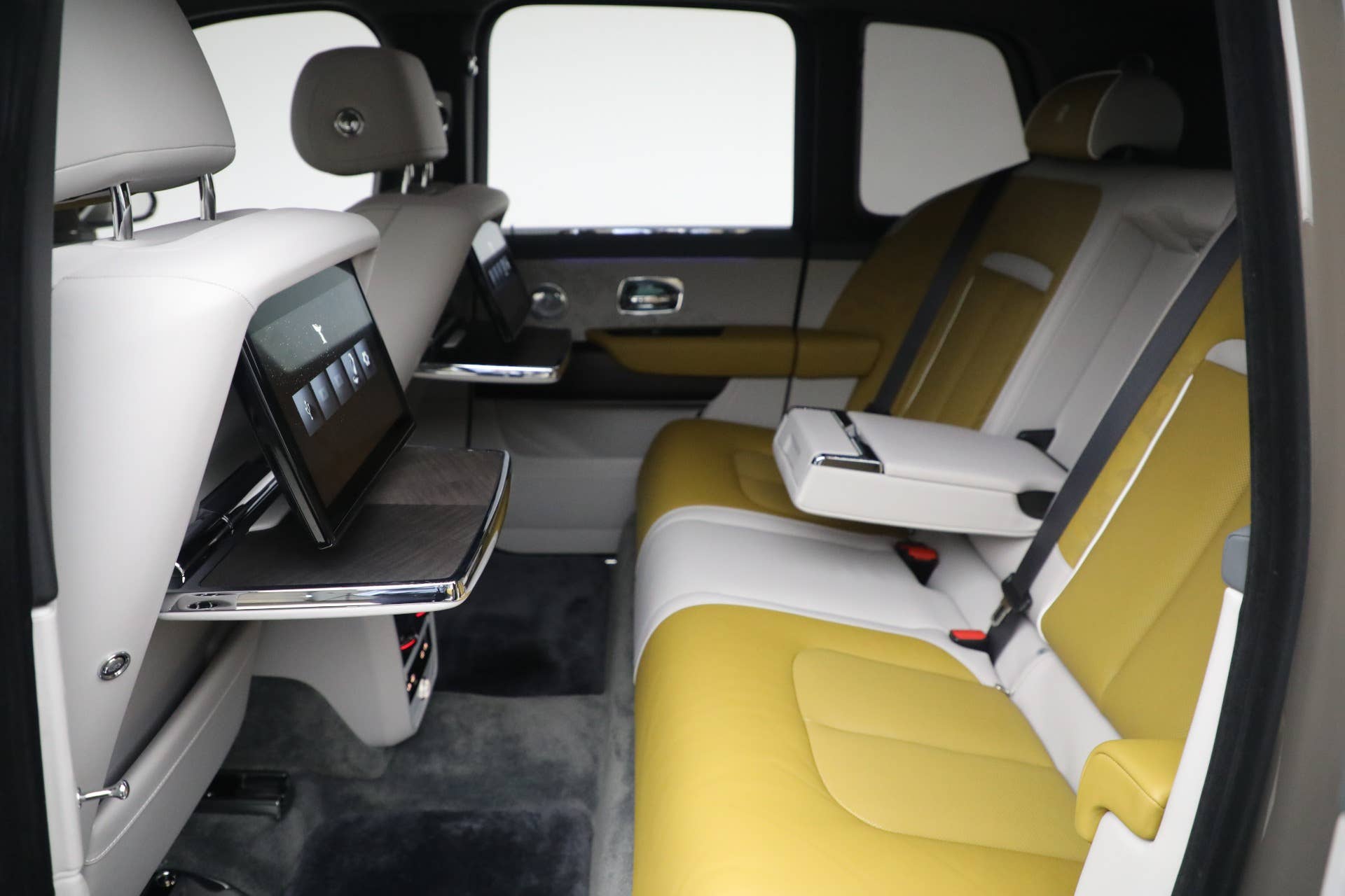 This Rolls-Royce Dealer Dropped an Elusive 2025 Cullinan Lease Deal for ...