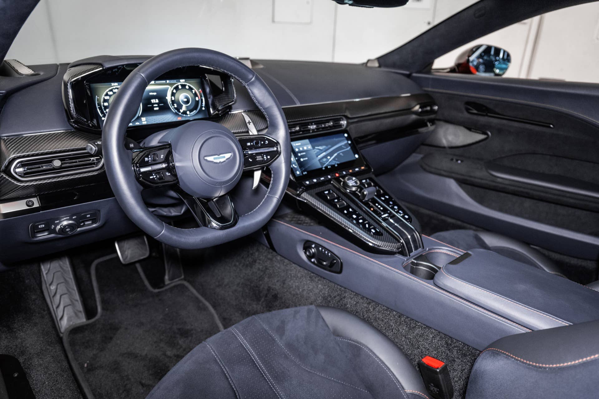 Aston Martin Dealer Offers Unpassable 2025 Vantage Lease Deal for ...