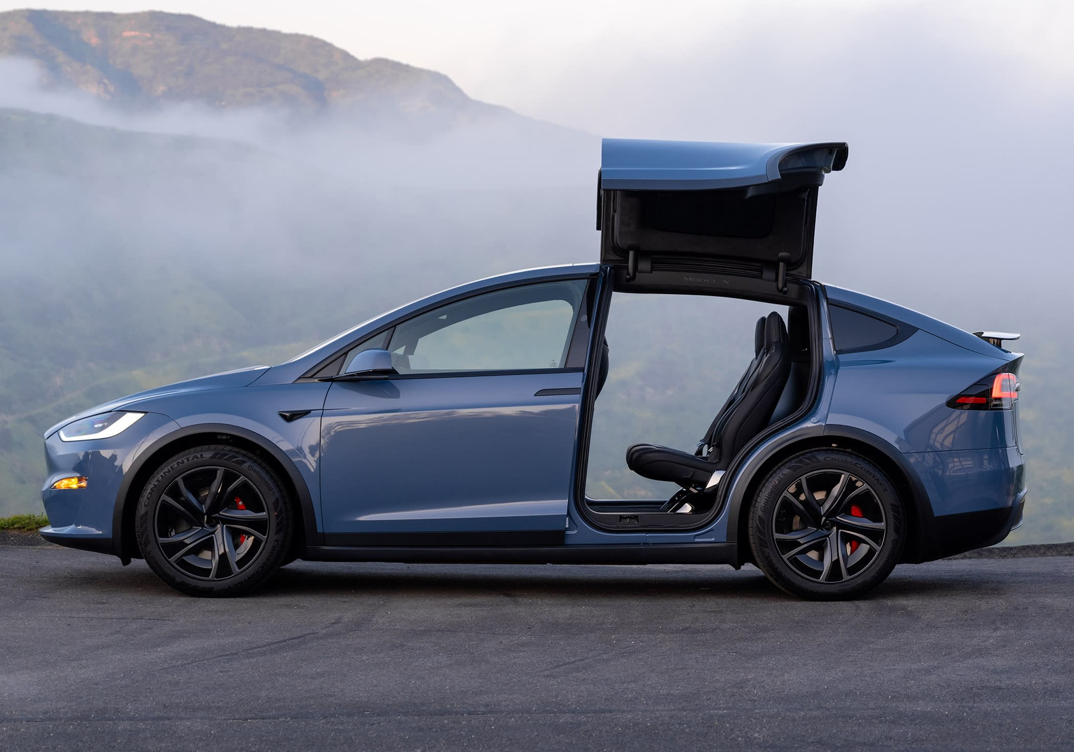 Tesla Quietly Cut 400 Pounds From the New Model X — Here’s How - Autoblog