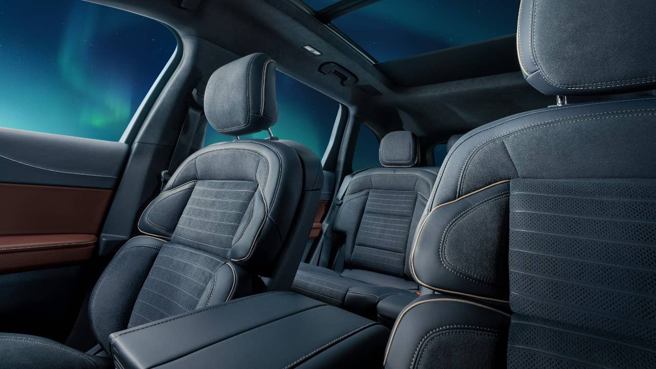 Lincoln Turns the Northern Lights Into a Luxury Interior - Autoblog