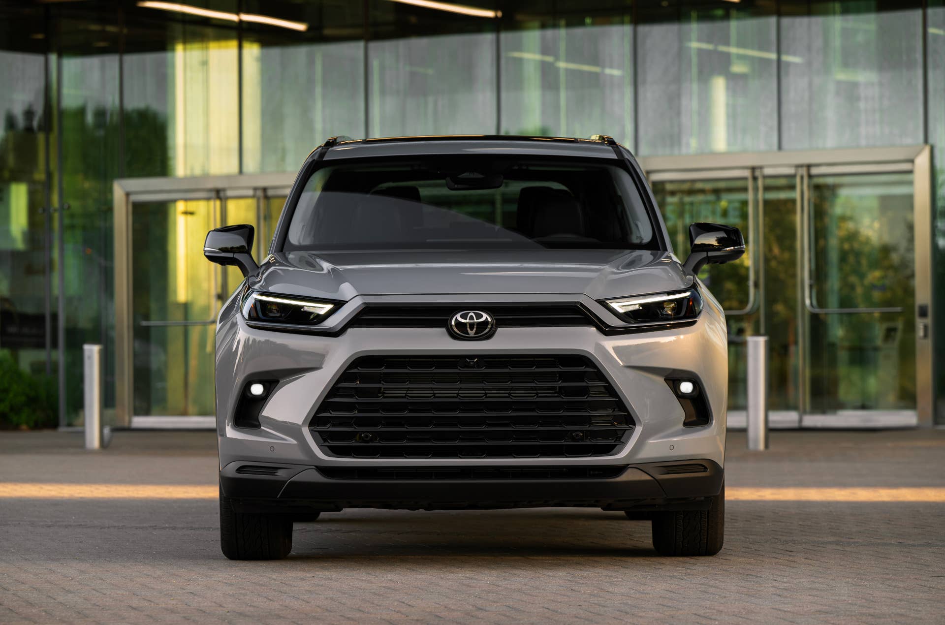 Toyota Drops Impressive 2026 Grand Highlander November Lease Deal ...