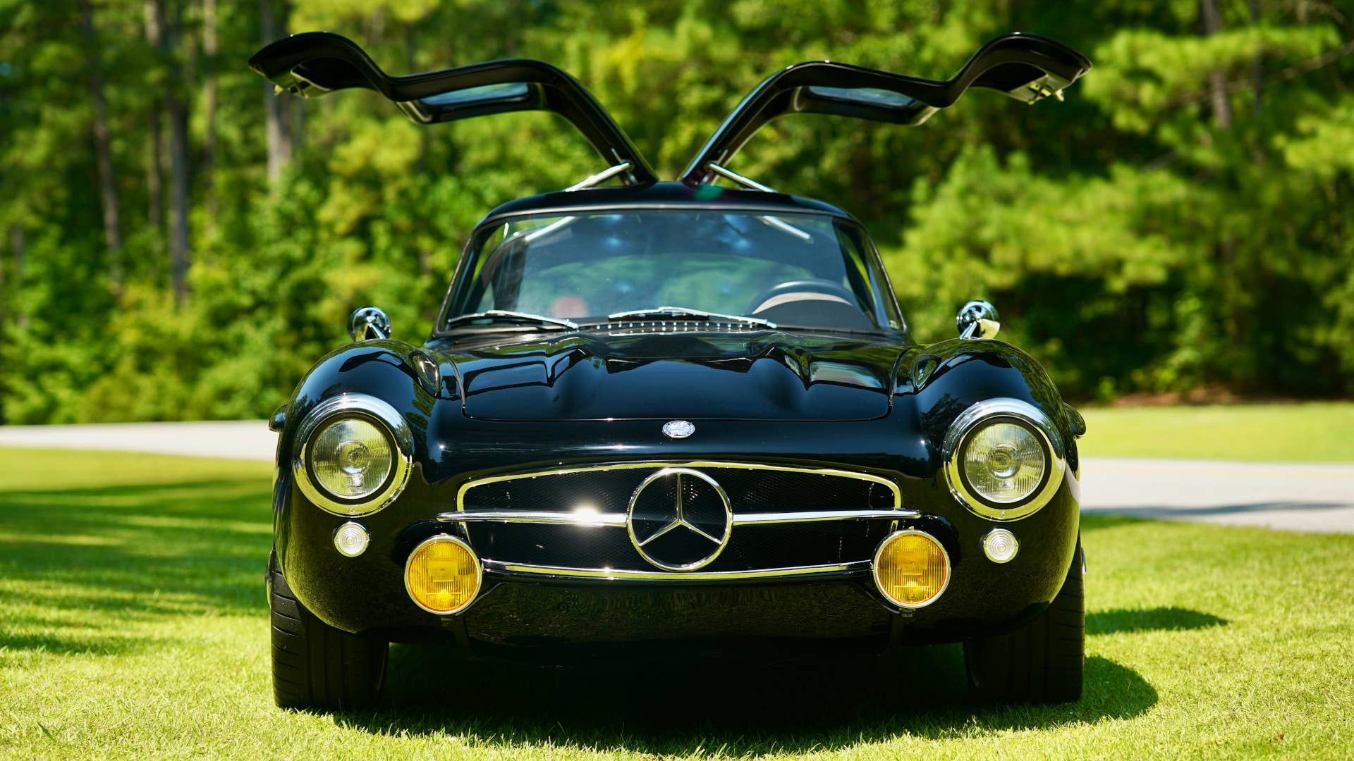 This $300K Restomod Turns a Mercedes SLK 55 Into a Modern 300SL ...