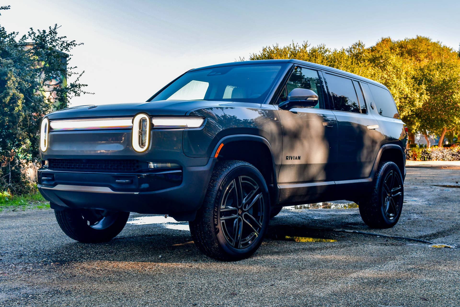 I Drove the 2026 Rivian R1S Quad Motor Through the San Francisco Bay ...