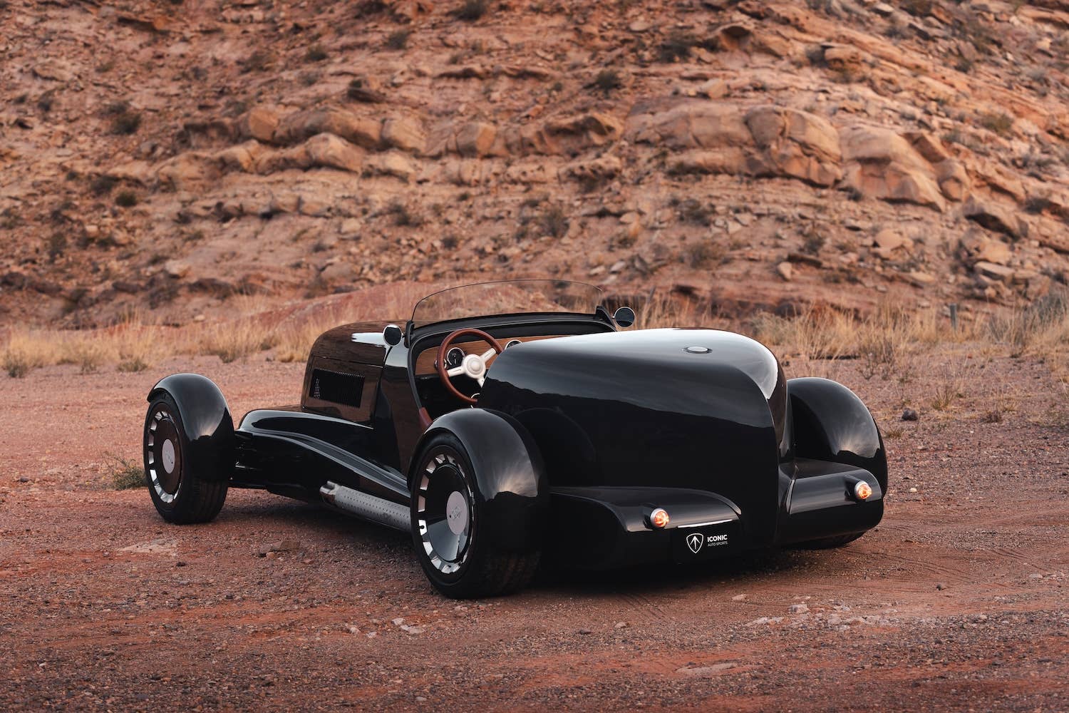 480-HP Art Deco Speedster Debuts With Carbon Body and Coyote V8 - Autoblog