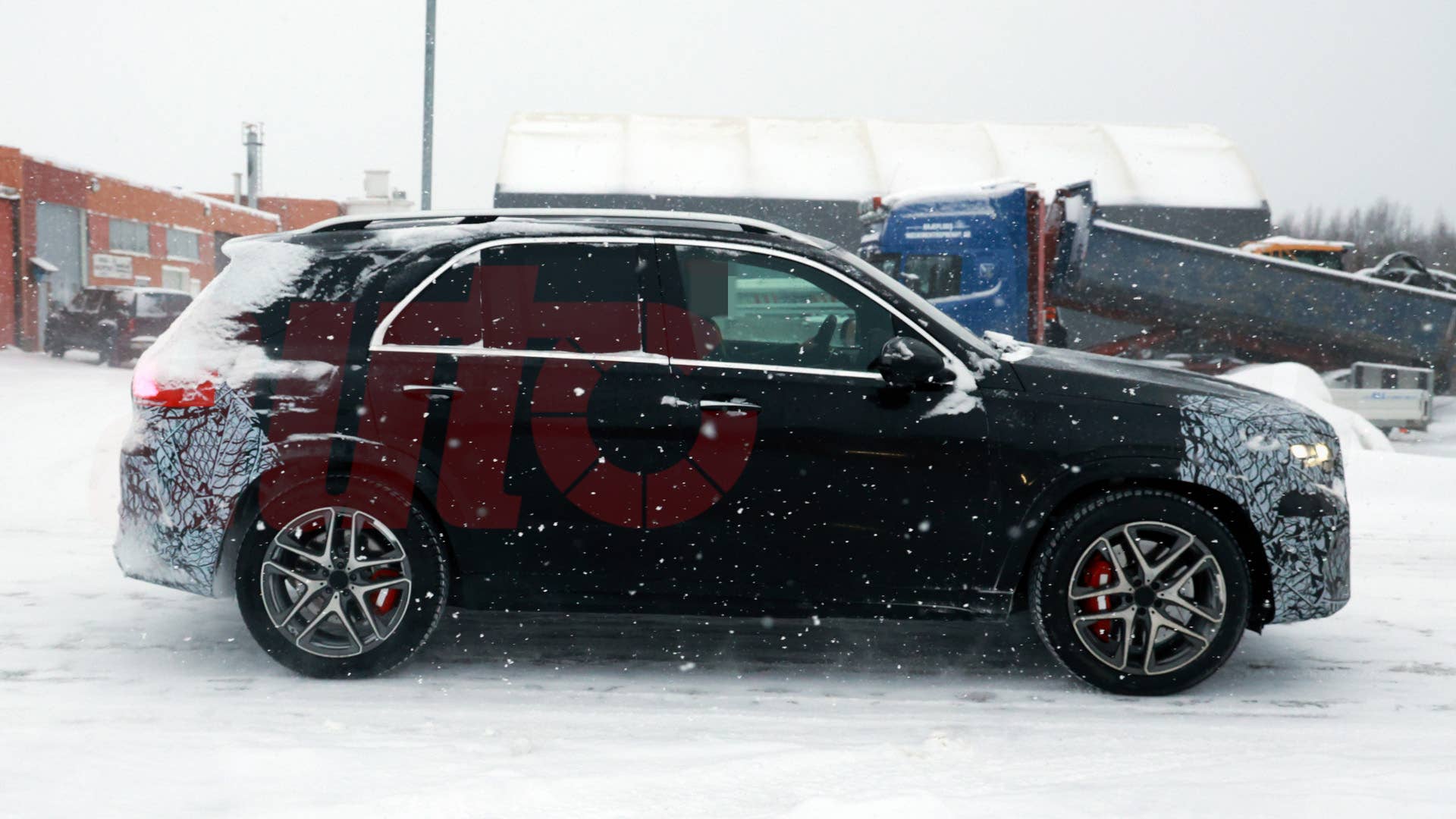 2027 Mercedes-AMG GLE 53 Spotted Testing With New Star-Shaped Lights ...