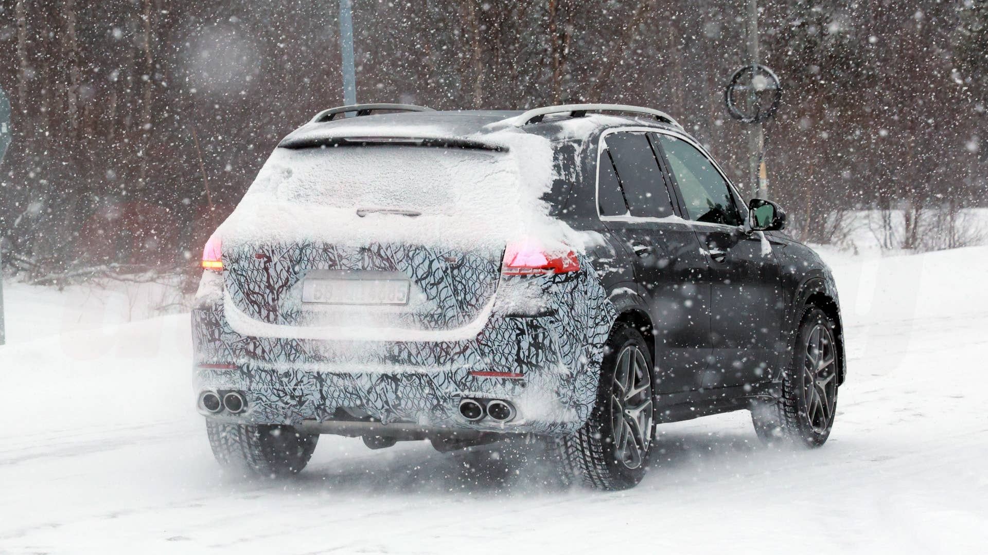 2027 Mercedes-AMG GLE 53 Spotted Testing With New Star-Shaped Lights ...