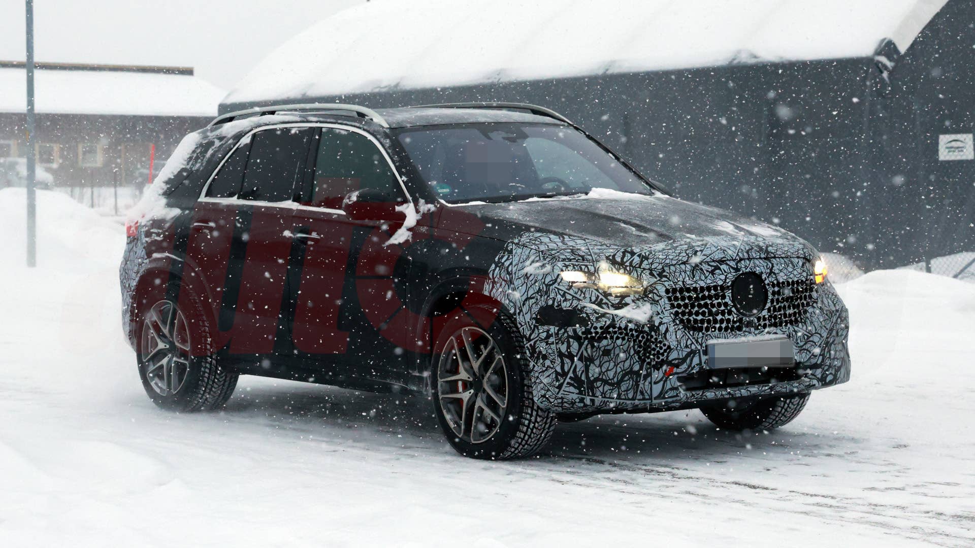 2027 Mercedes-AMG GLE 53 Spotted Testing With New Star-Shaped Lights ...