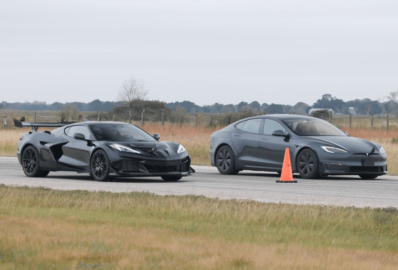 Tesla Model S Plaid vs Corvette ZR1: Rolling Drag Race Has a Clear ...