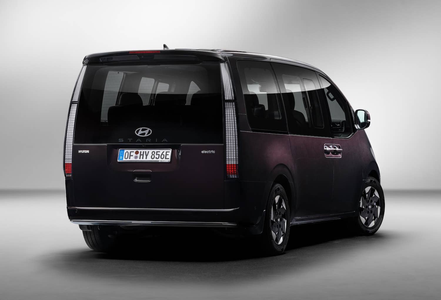 Hyundai's Futuristic 9-Seater Staria Minivan Goes Full Electric - Autoblog