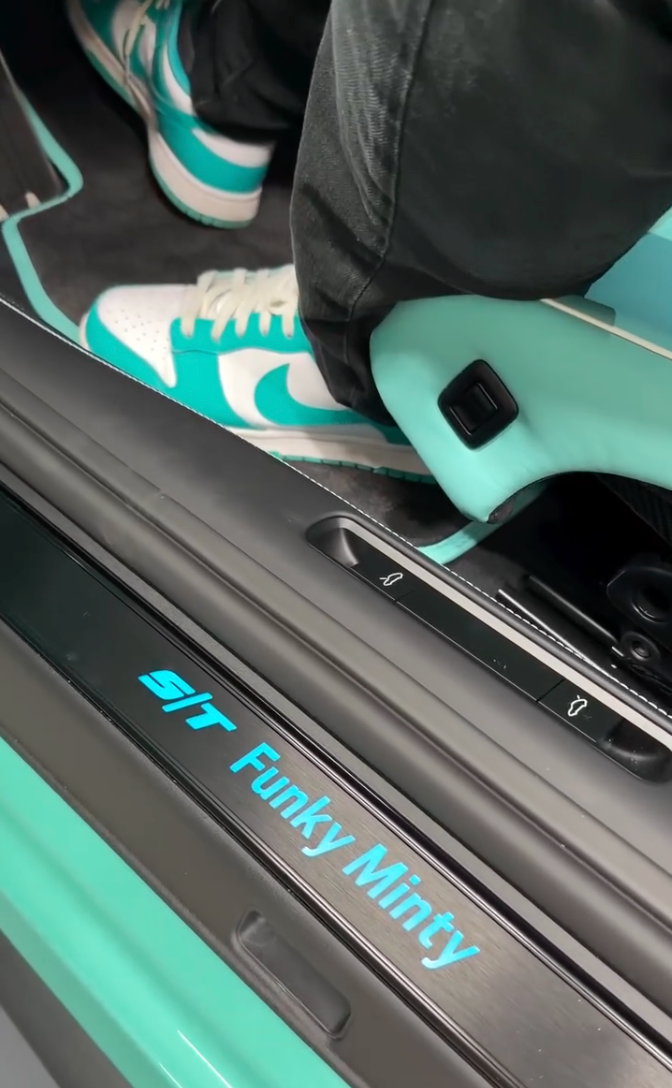 One Of One Porsche 911 S T Funky Minty Shows How Extreme Sonderwunsch ...