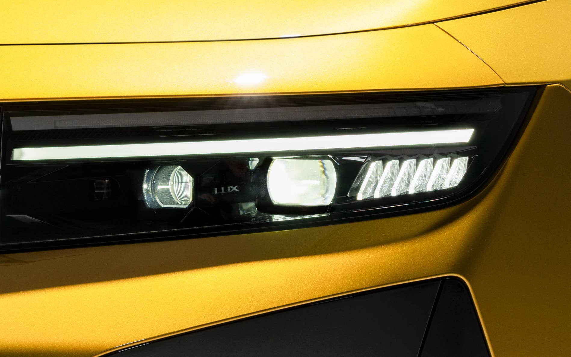 50,000 Pixel Headlights Could Shape the Future of Night Driving - Autoblog