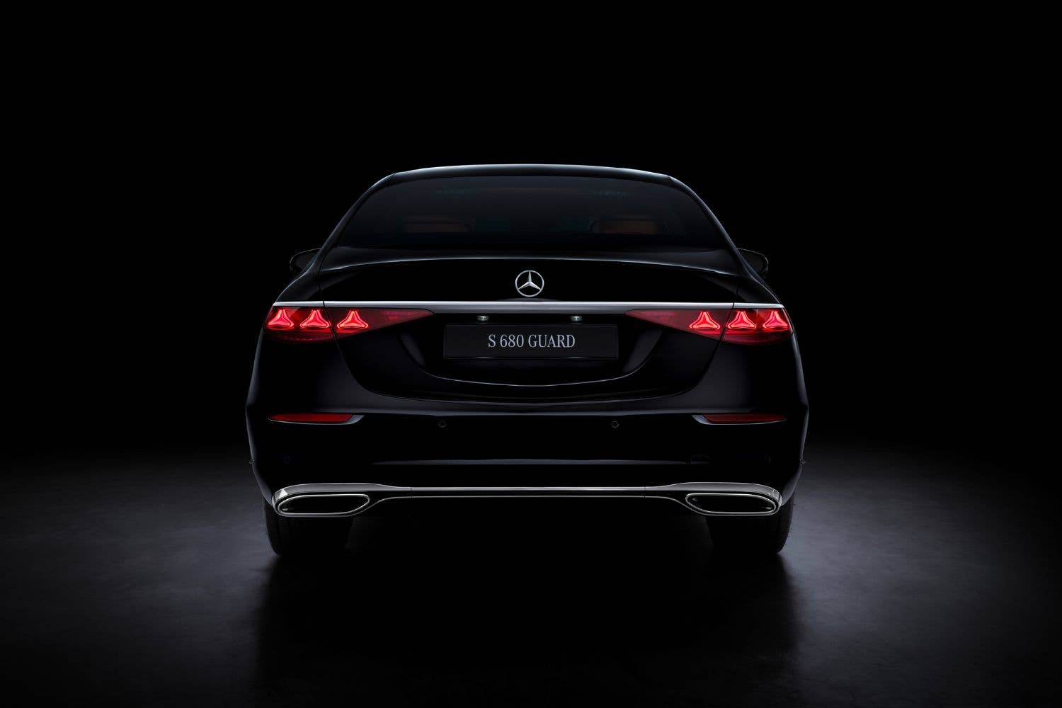 Mercedes Just Unveiled Its Ultimate Armored S-Class for World Leaders ...