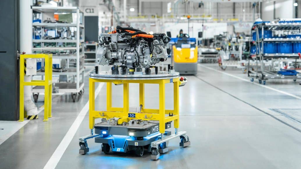 Porsche’s Electric Cayenne Enters Production With a Battery It Builds ...