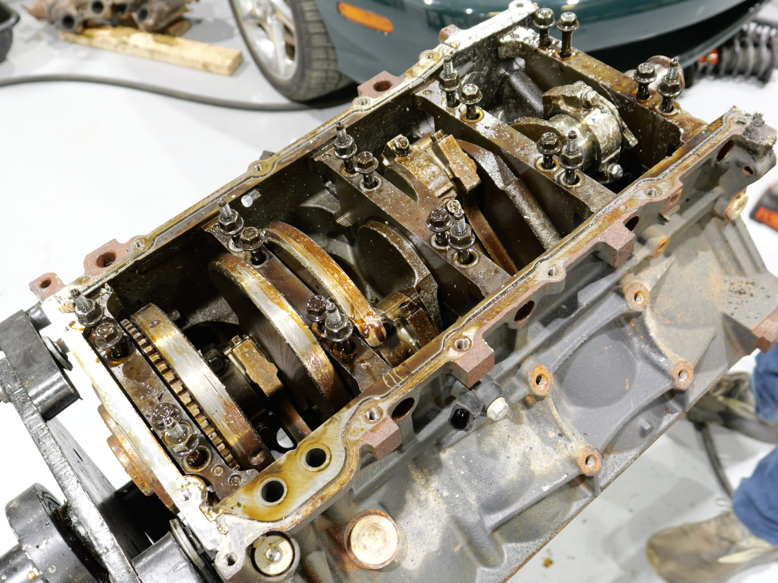This GM Truck V8 Teardown Reveals How a Bulletproof Workhorse Destroyed ...