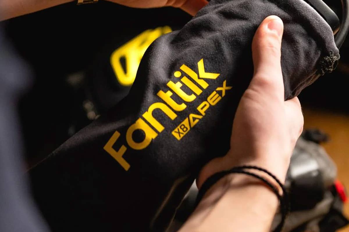 The Fanttik Slim V8 Apex Cordless Car Vacuum Is 40% Off - Autoblog