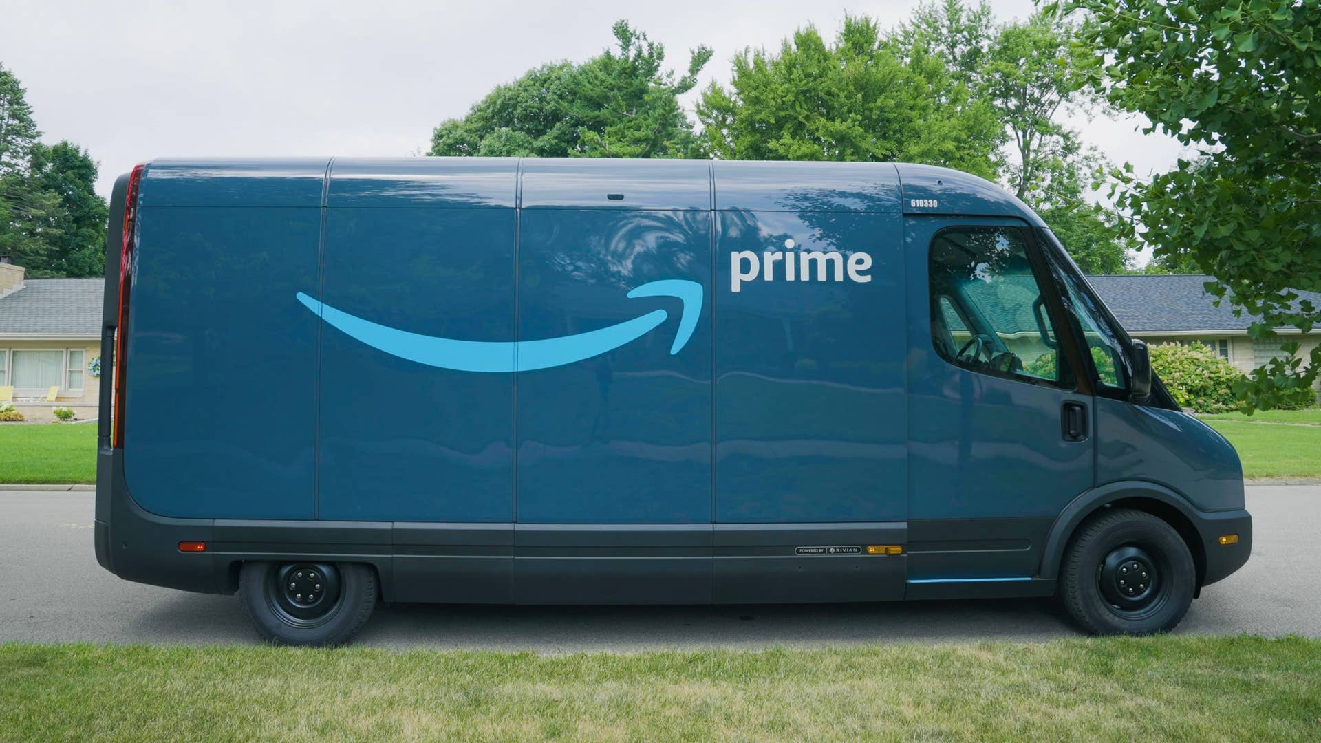 Rivian Upgrades Its Amazon Delivery Vans With 30% More Range and AWD ...